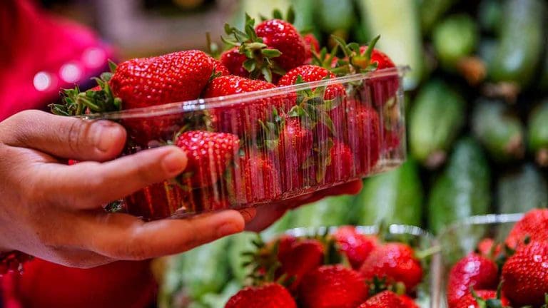 What's in Season? Strawberries - Canadian Food Focus
